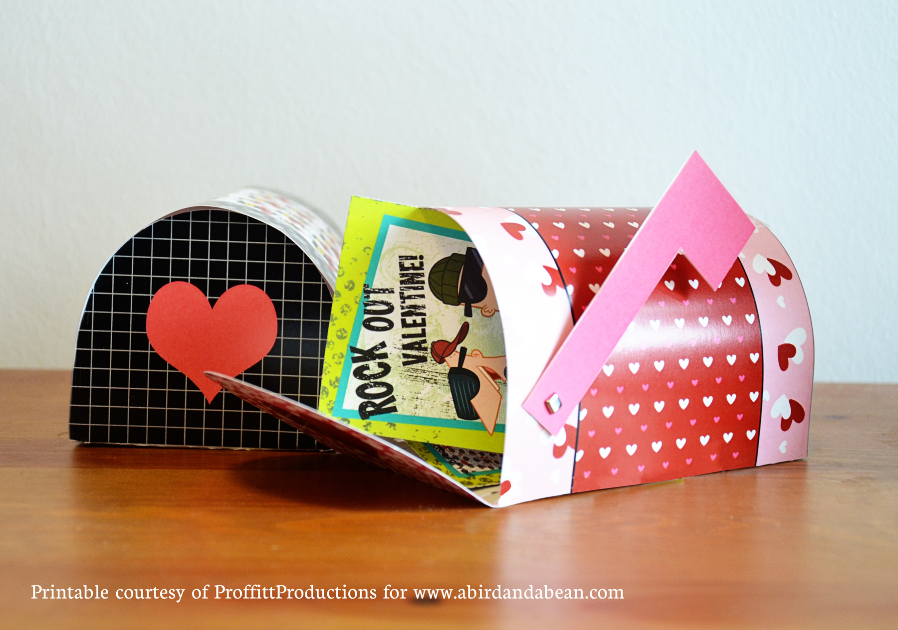 Free Printable :: Valentine's Mailboxes